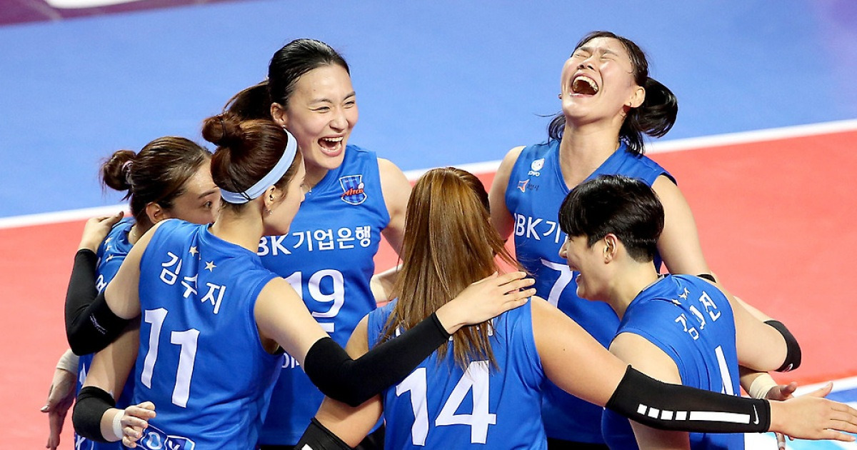 '5세트 압도' 여자배구 IBK기업은행, KGC 3-2 제압..3연패 탈출