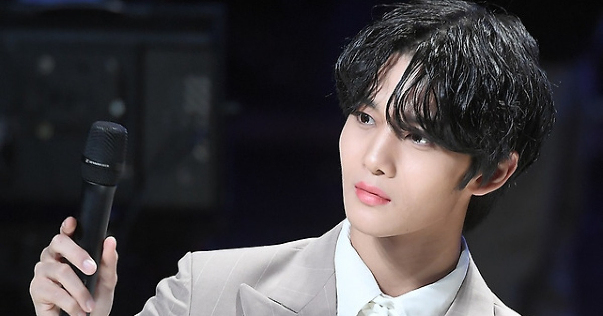 CIX 배진영, 팬들 향해 손인사~[포토엔HD]