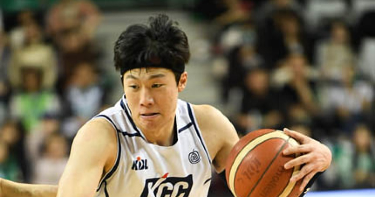 '이정현 19점' KCC, DB 꺾고 3연패 탈출.. 공동 4위