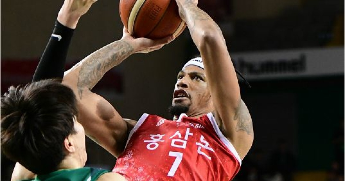 '맥컬러 39득점' KGC, DB 꺾고 6연승..KT는 7연승 행진