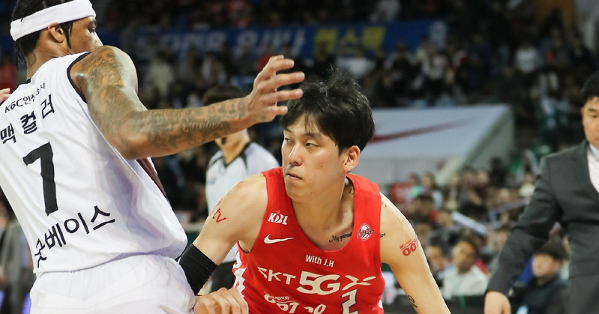 '최준용·전태풍 활약' SK, KGC 7연승 저지하며 선두 질주