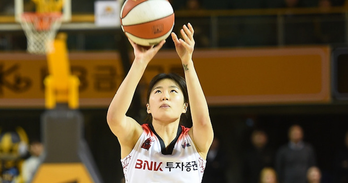 '국내선수 폭발' BNK썸, KB스타즈 잡고 시즌 첫 2연승 성공