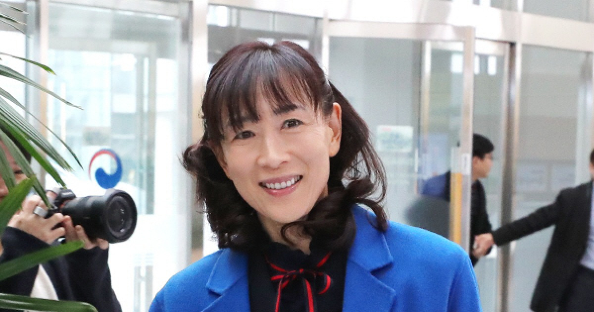 전 수영선수 최윤희 새 문체부 차관 선임 반응 엇갈려