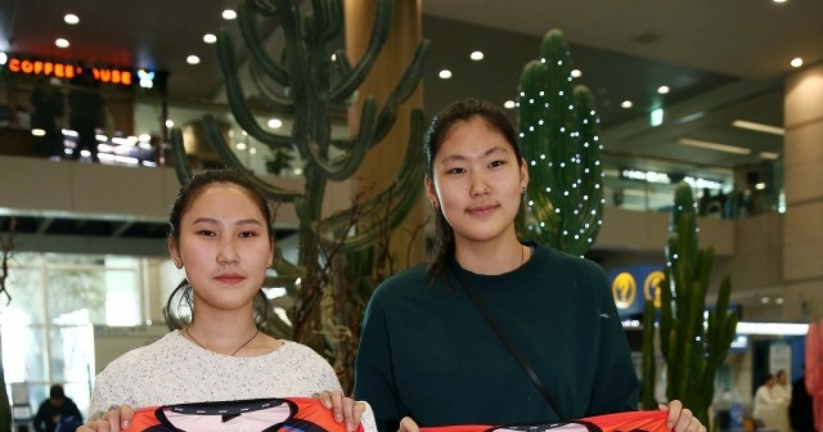 여고배구 최장신, '191cm 몽골소녀 어르헝'과 '샤눌' 입국.