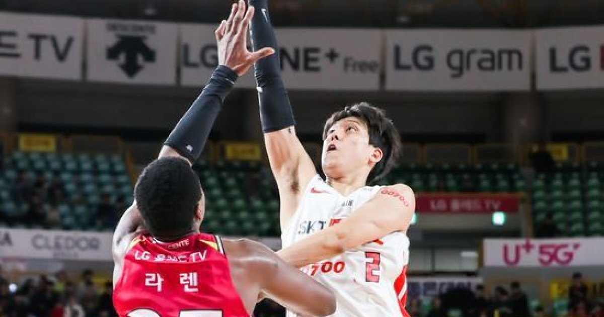 '최준용 29득점' SK, 현대모비스 잡고 1위 수성.. 2위 KGC도 승리