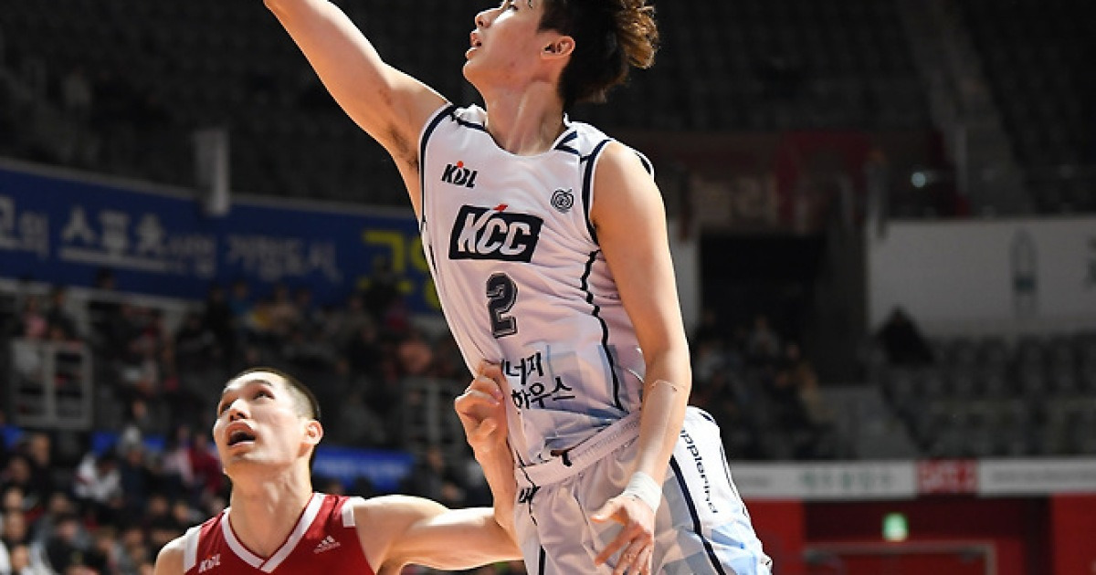 프로농구 KCC, 4연승 달리며 선두권 추격..오리온 6연패