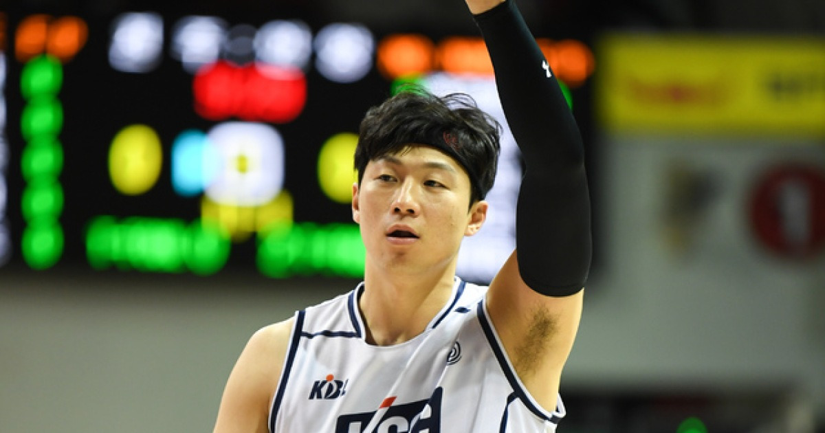 KCC 5연승 이끈 이정현 "선두 SK 상대? 경기력에서 안 밀렸다"