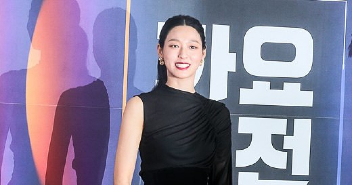 [포토] Aoa 설현 주변의 빛 흡수하는 블랙여신