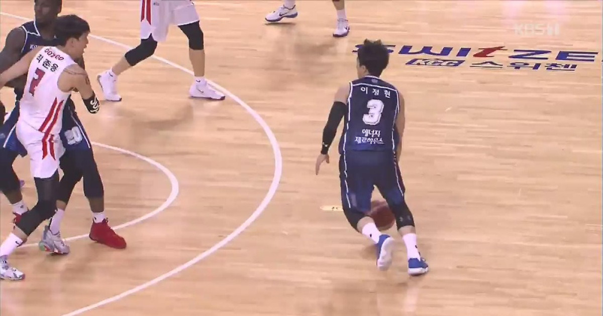 KCC 1·2위 맞대결 승리..역시 캡틴 이정현