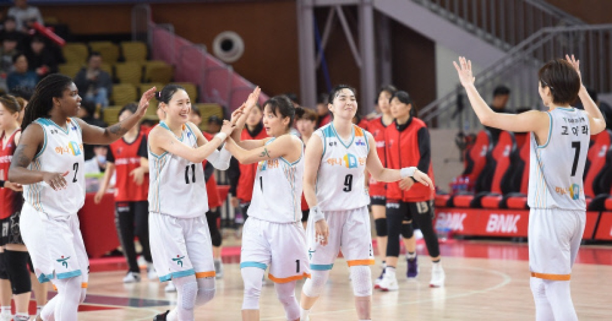 '강이슬 폭주' KEB하나은행, BNK 썸 4연승 제지