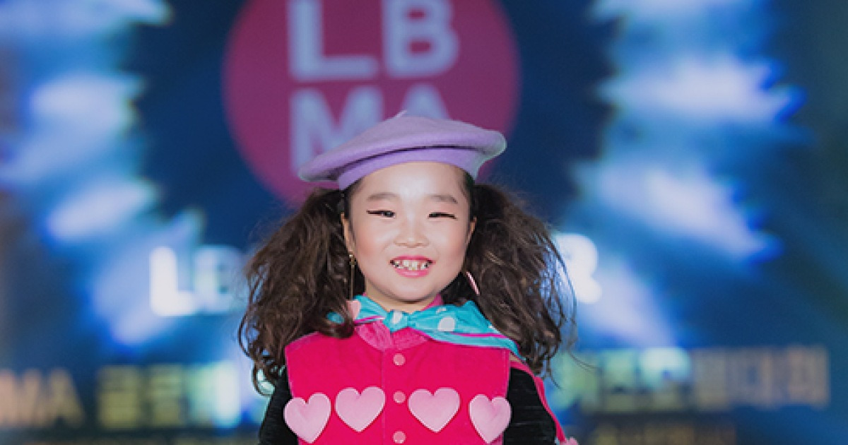 [bnt포토] 신아린 '러블리 키즈모델의 러블리 워킹'(LBMA글로벌오디션)