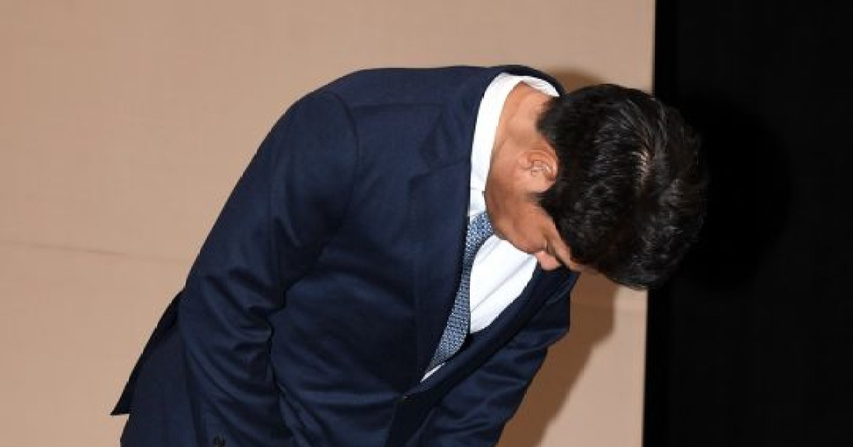 [TEN PHOTO] '프듀X101' 투표 조작 고개숙인 허민희 CJ ENM 대표