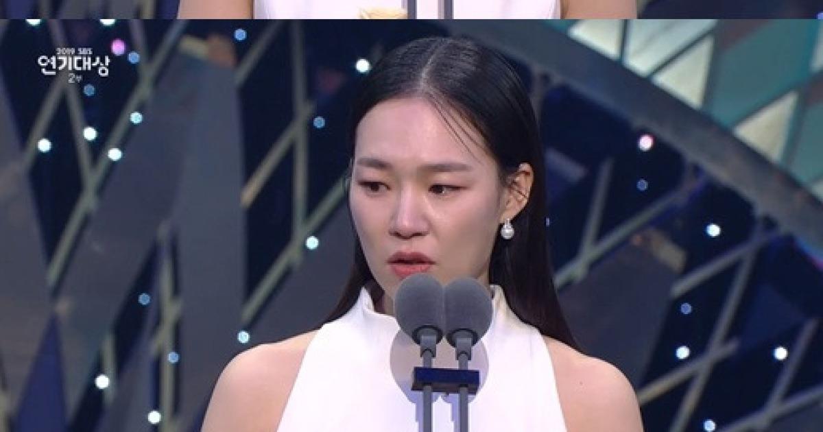 [2019 SBS 연기대상] 女우수연기상 한예리 "힘들었던 작년, 용기내서 연기" 눈물