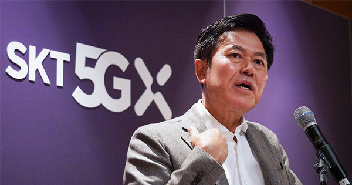 SKT chief proposes Samsung and Kakao of 'hyper-cooperation' on AI development