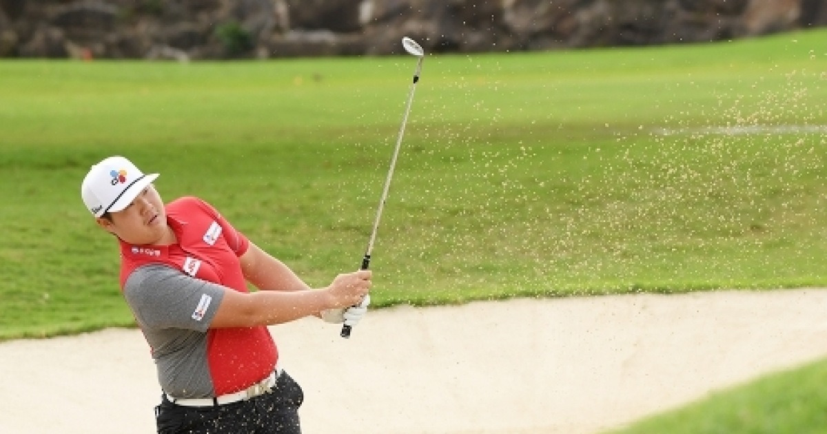 임성재, 소니오픈 3R 공동 5위로 홀아웃 [PGA]