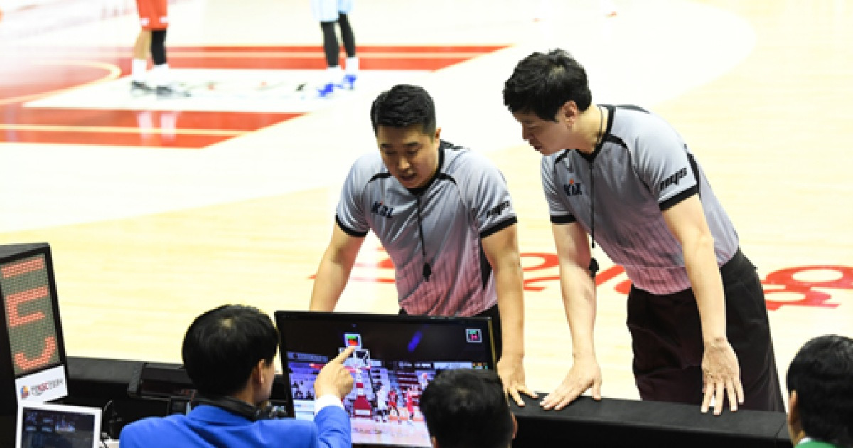 [단독] '챌린지' 도입 검토 KBL, NBA처럼 파울 콜도 확인한다