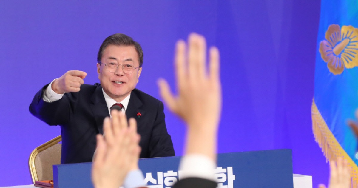 [속보] 문 대통령 "대통령 끝나고 나서 좋지않은 모습 없을 것"