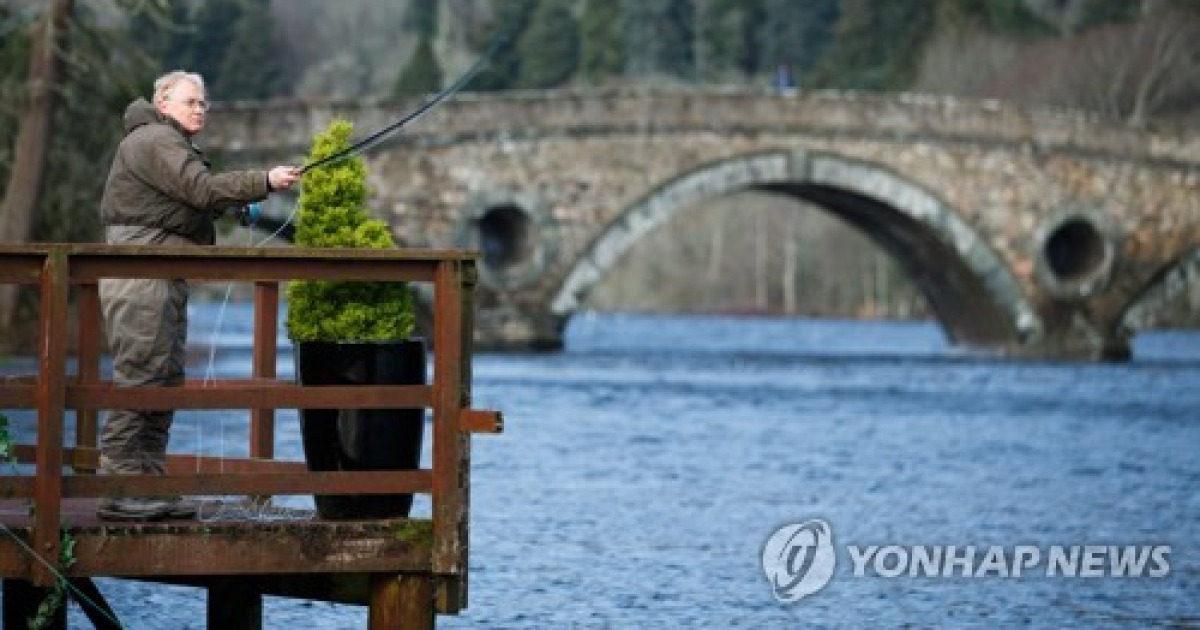 BRITAIN PHOTO SET SCOTLAND SALMON FISHING