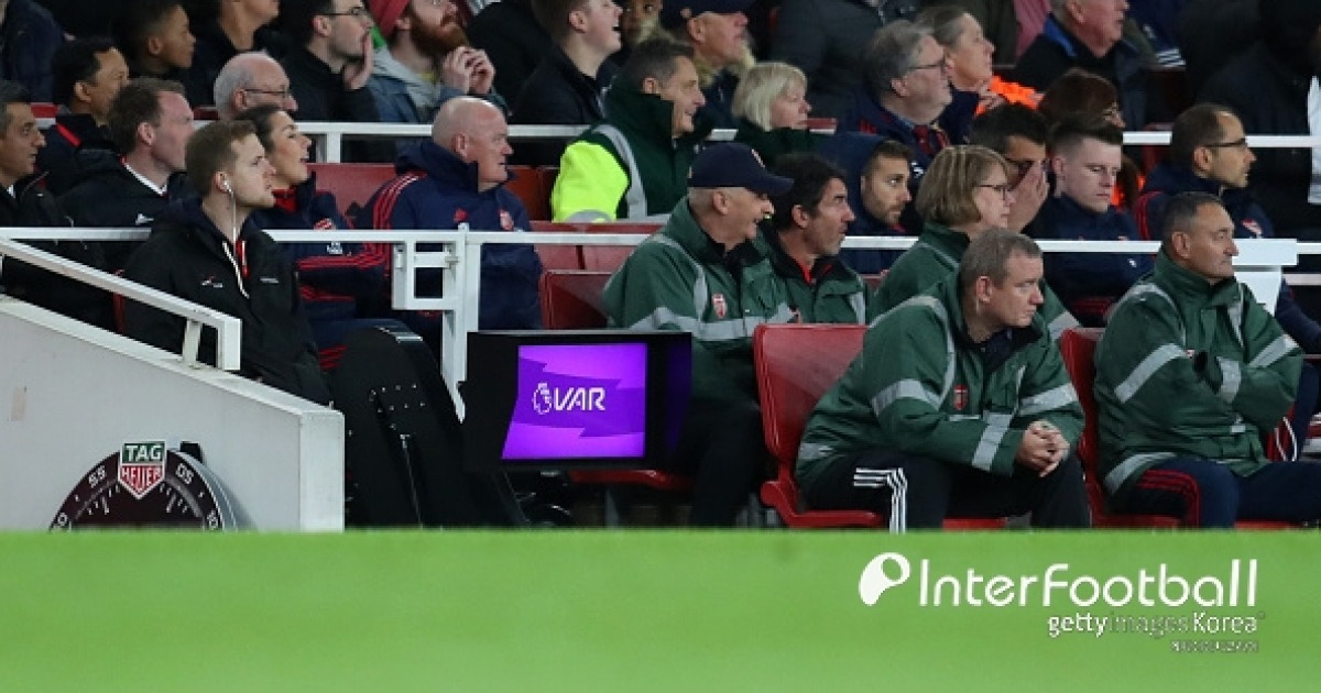 BBC, "EPL 주심들, 퇴장 상황일 때 VAR 모니터 본다"