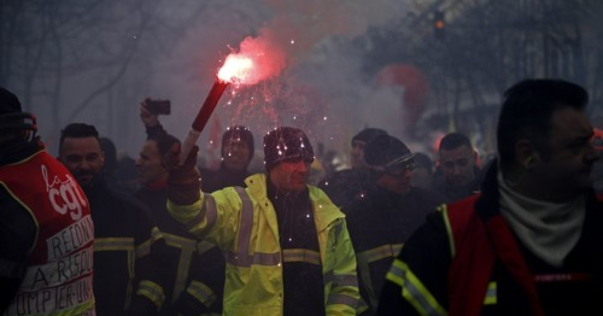 FRANCE FIREFIGHTER PENSION REFORM PROTEST