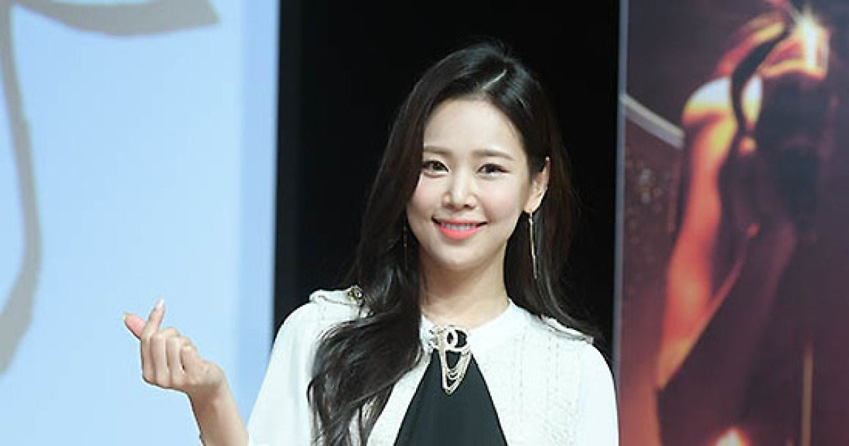 [tf포토] 강예슬 깜찍한 트로트 요정