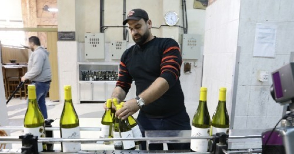 JORDAN PHOTO SET WINE OF THE DESERT