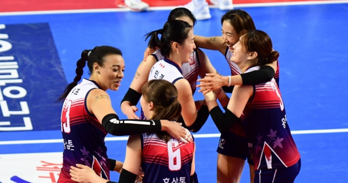 판도 뒤흔드는 KGC, IBK 꺾고 4연승..3위 맹추격