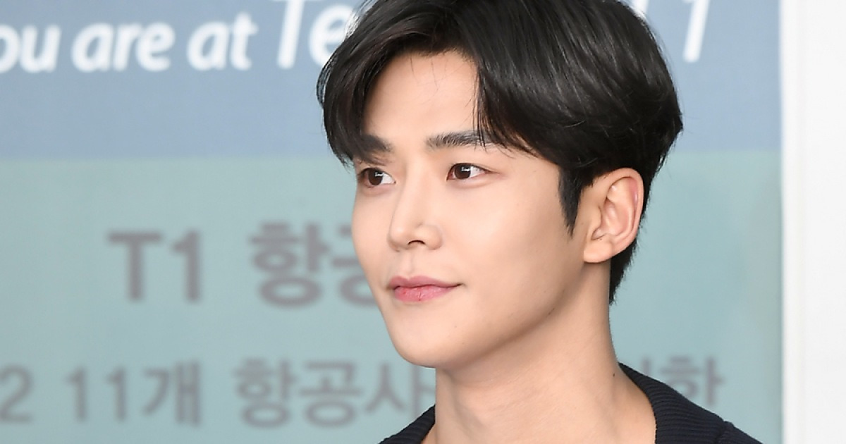 SF9 로운, 잘생김 한도초과~[포토엔HD]