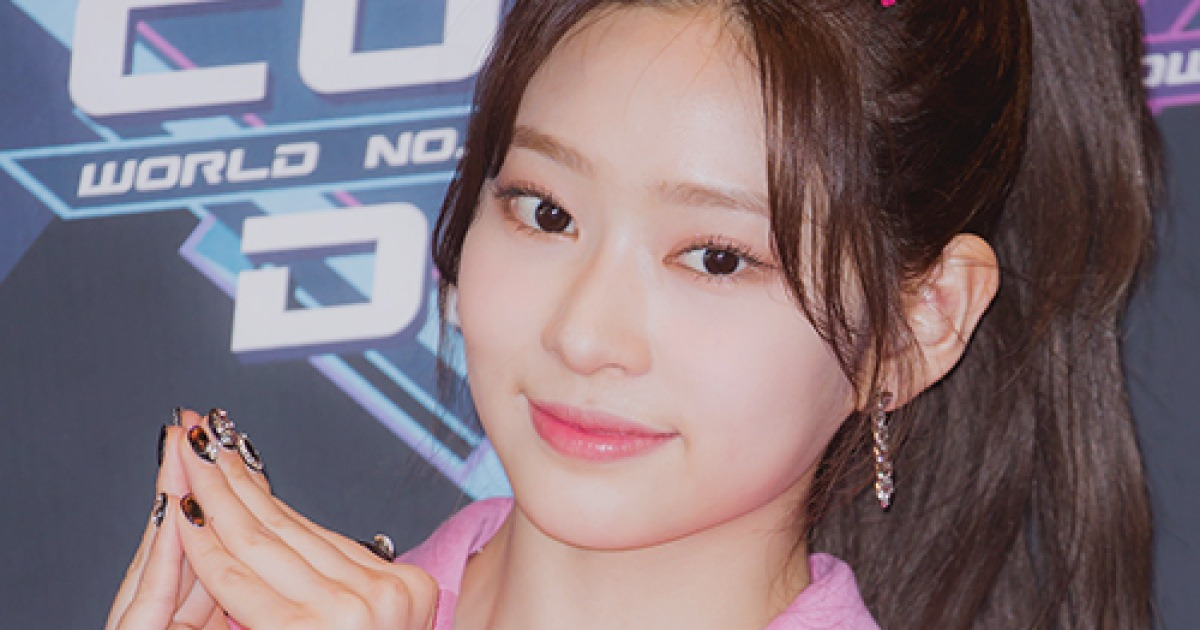 [bnt포토] 아이즈원 김민주 '오묘한 매력'