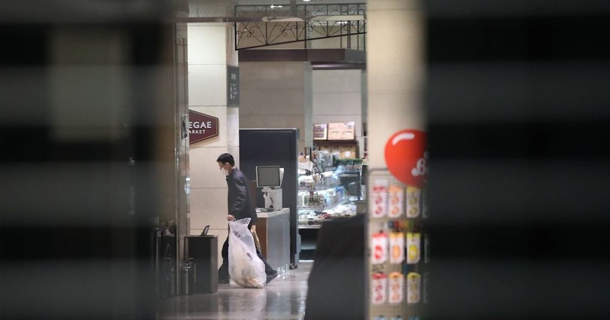 신세계백화점 확진자 방문에 영업종료