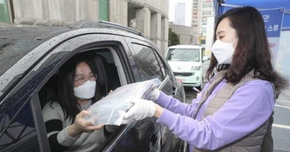 Local libraries provide drive-thru service as coronavirus spreads