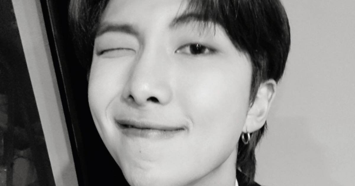 방탄소년단 RM, 잘생김도 리더..기분 좋은 한주 시작