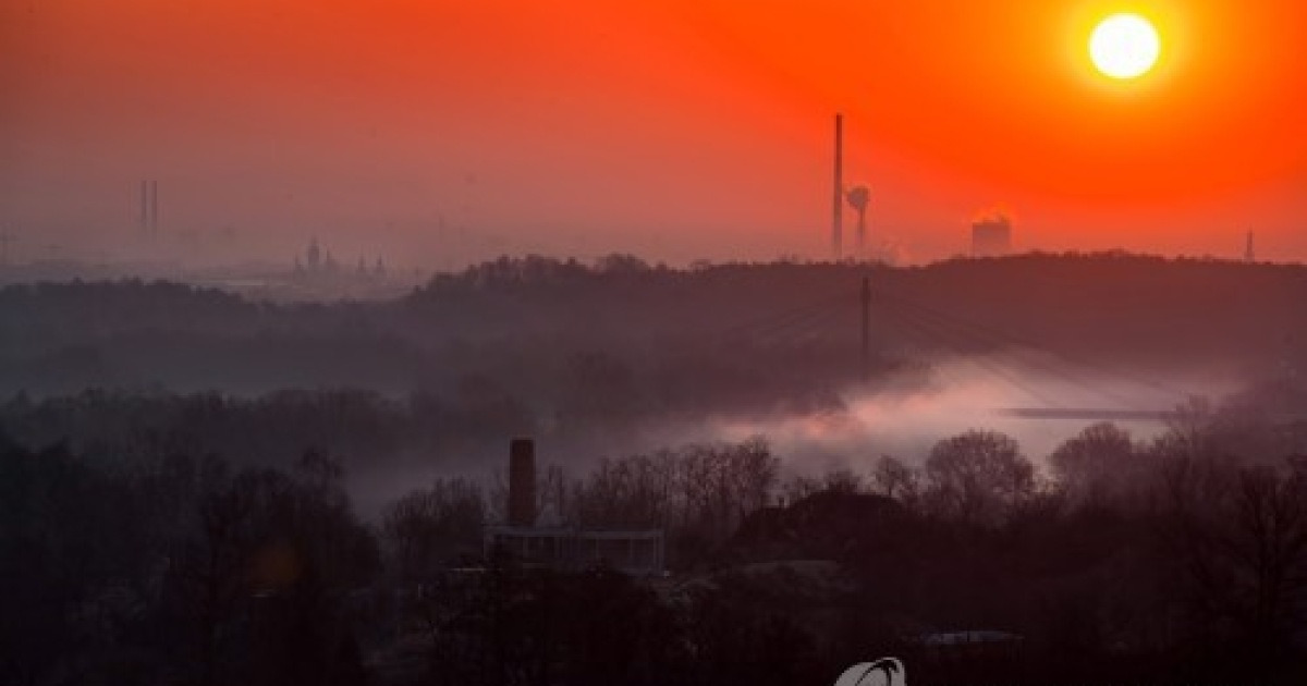 POLAND ENVIRONMENT POLLUTION SMOG SUNRISE