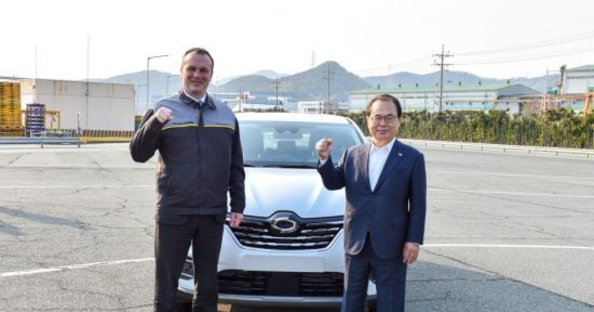 Busan mayor visits Renault Samsung's Busan plant to encourage workers