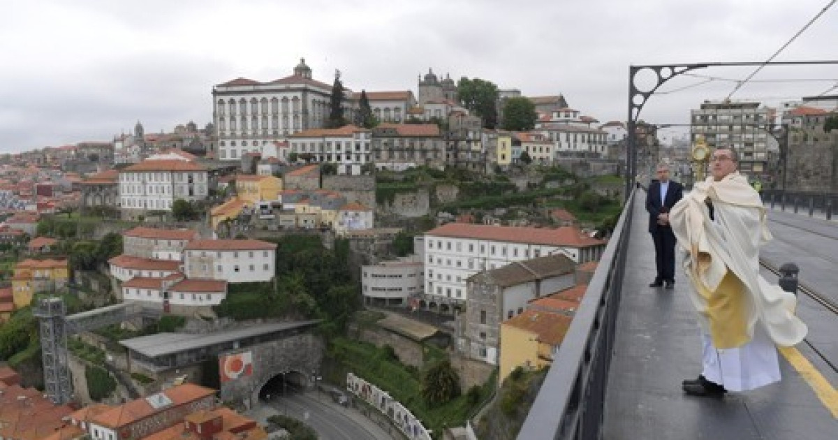 epaselect PORTUGAL BELIEF EASTER SUNDAY PROCESSION OF THE RESSUR