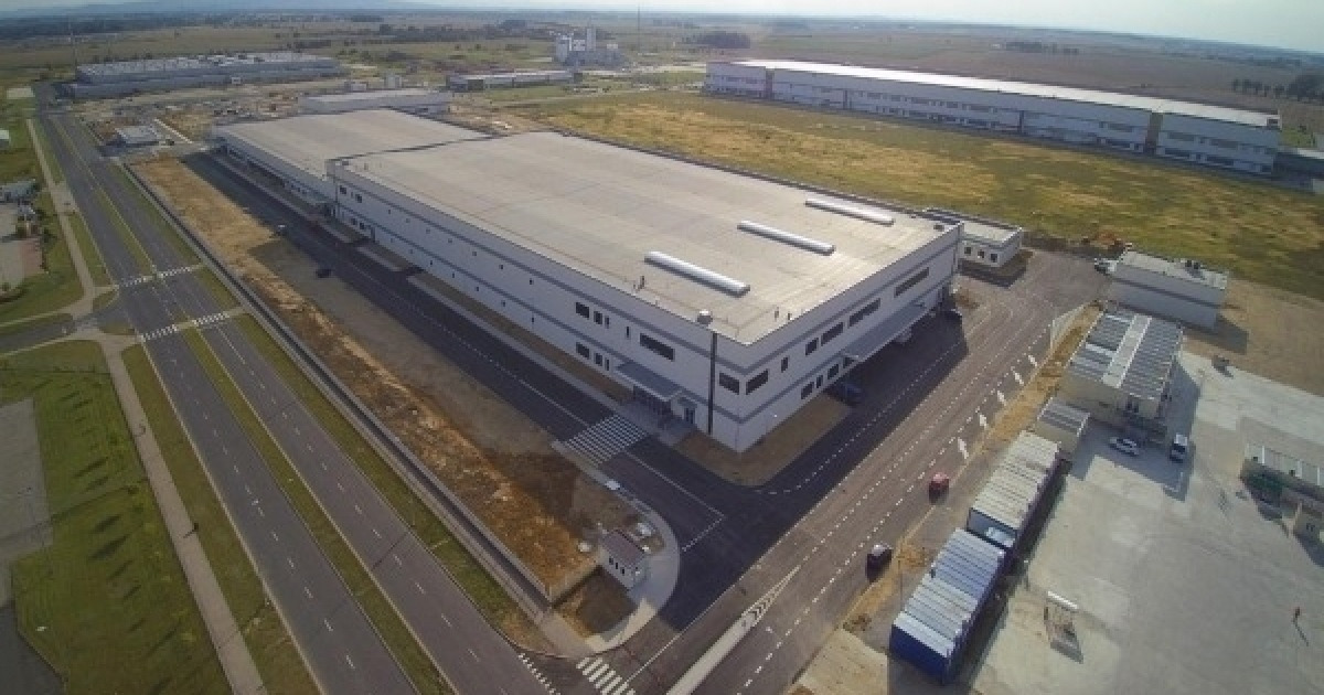 Poland to bring back LG Chem technicians on special flight