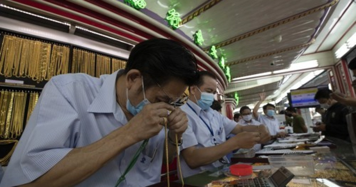 Virus Outbreak Thailand Gold Sell Off