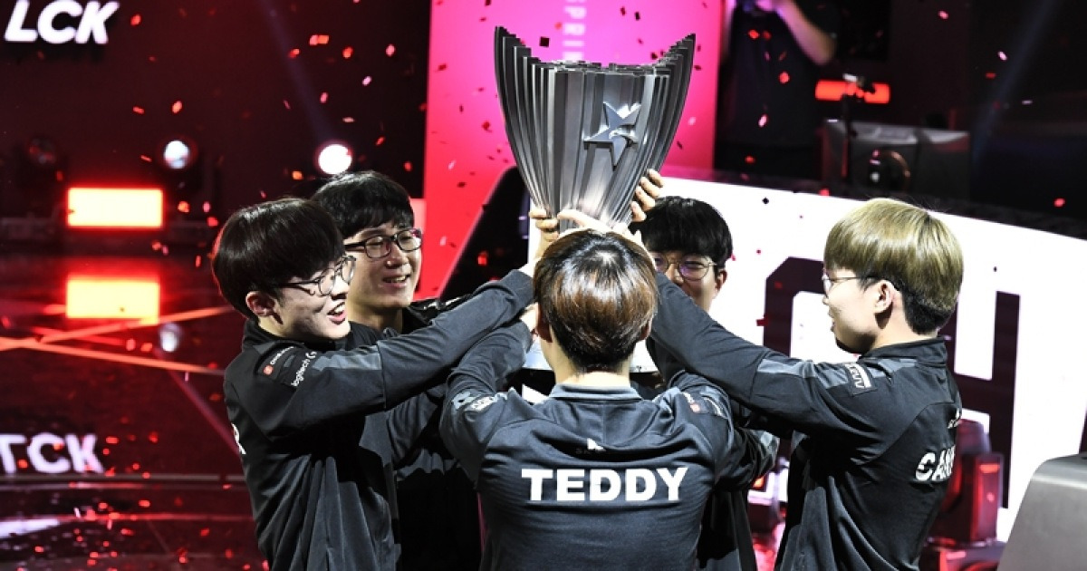 [롤챔스 결승] T1, 3대0으로 완파하고 V9 달성