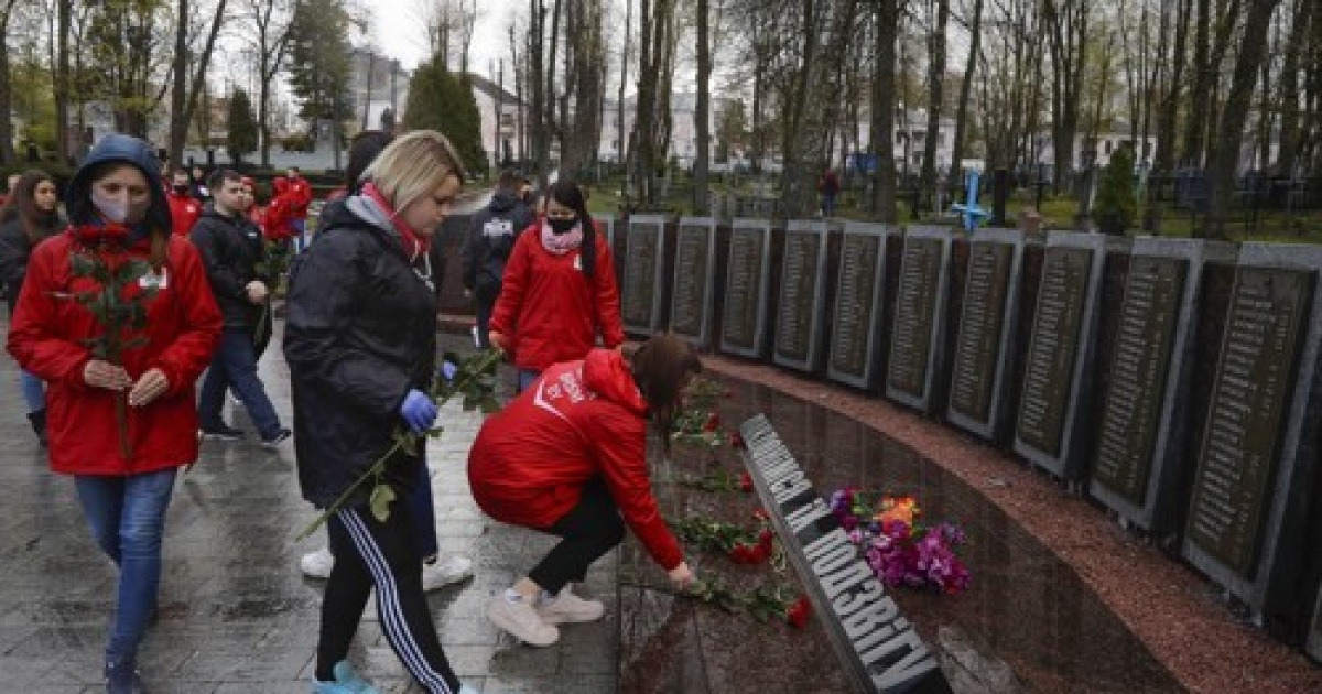 Virus Outbreak Belarus Clean-Up