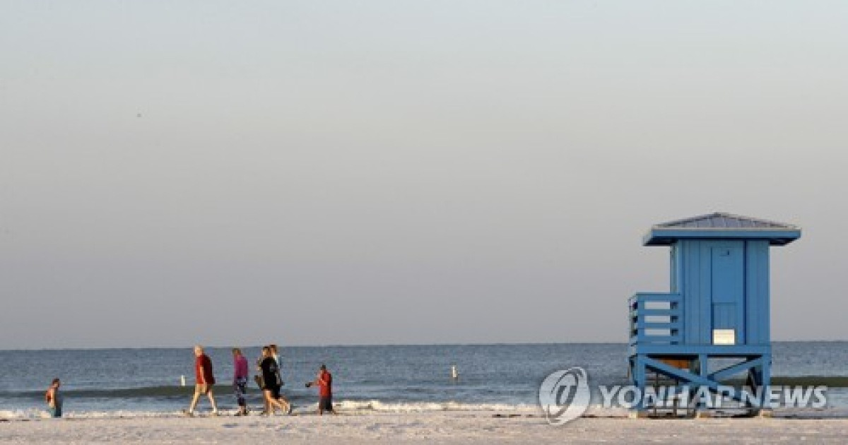 Virus Outbreak Florida Beaches