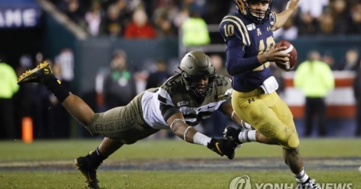 Dolphins Navys Perry Football