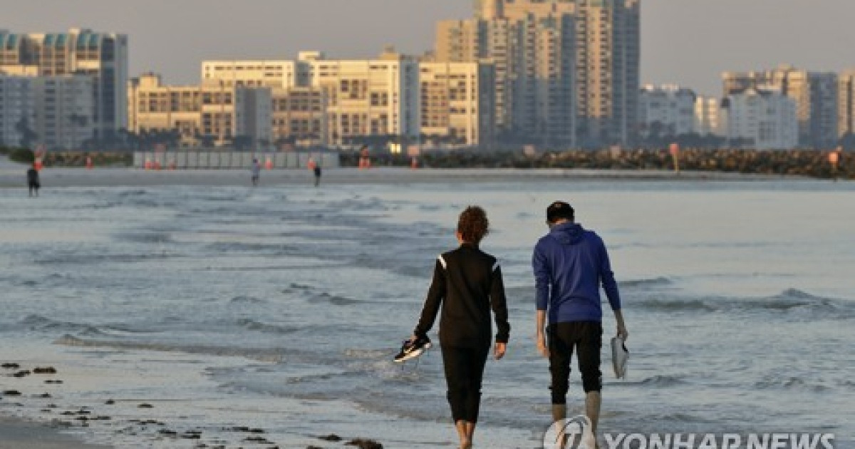 Virus Outbreak Florida Beaches Reopens