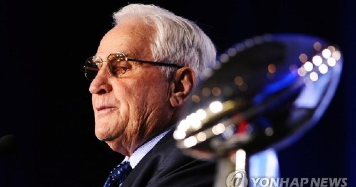 (FILE) USA AMERICAN FOOTBALL DON SHULA OBIT