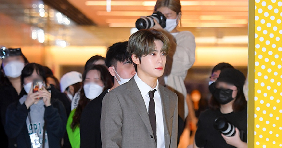 [TD포토] NCT127 재현 '시선 한 몸에 받으며'