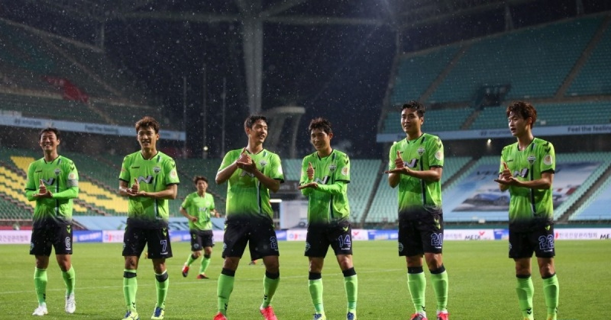 [SPO Talk]'덕분에 챌린지' 세리머니 이동국 "의료진 덕분에 잘 이겨내고 있어"