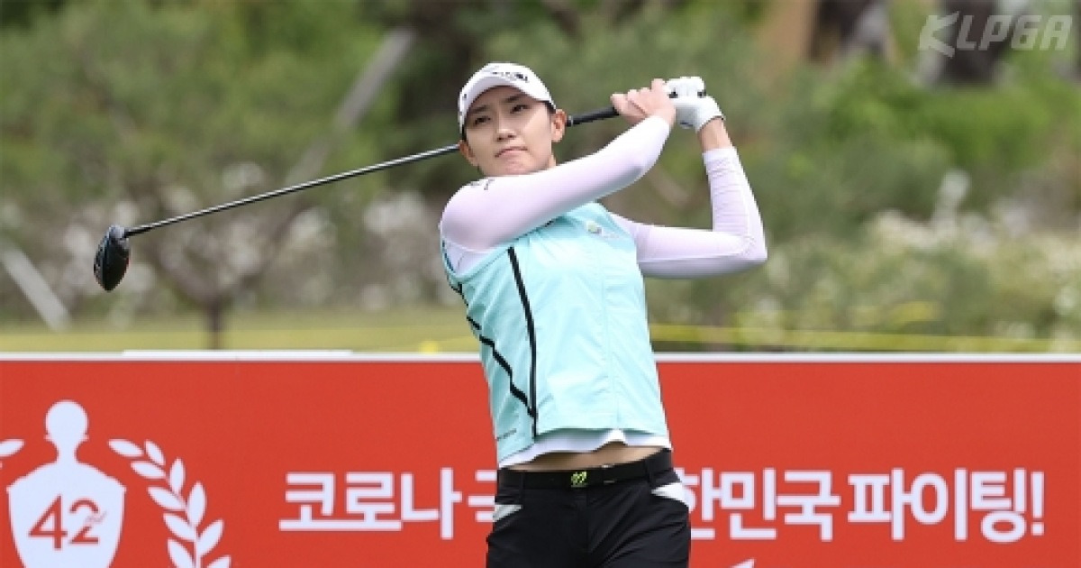장타자 김민선5의 시원한 티샷 [KLPGA 챔피언십]