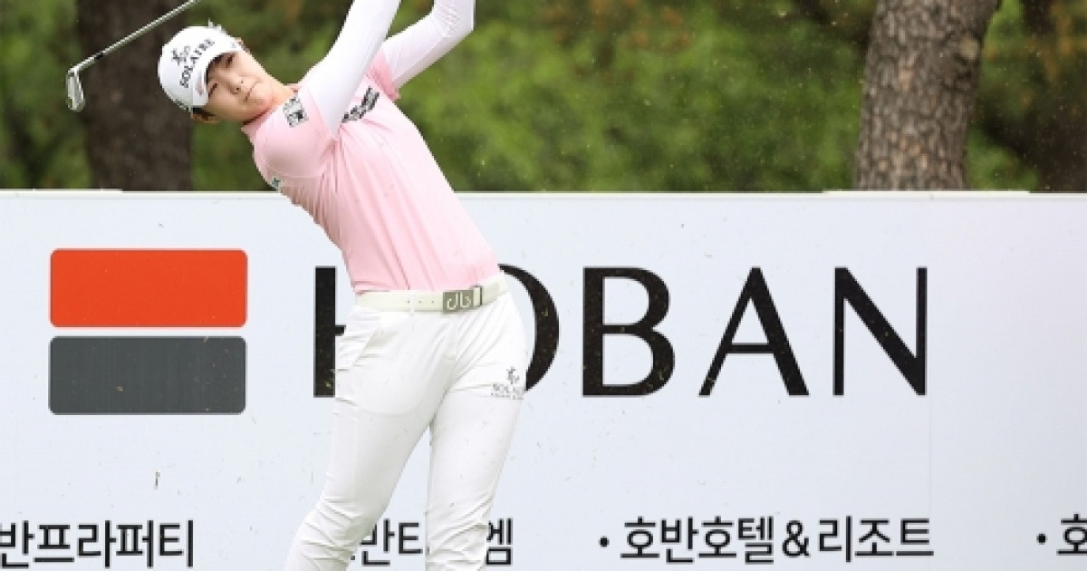 아이언 티샷을 날리는 스타플레이어 박성현 [KLPGA 챔피언십]