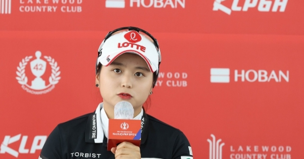 진지한 표정으로 인터뷰하는 최혜진 [KLPGA 챔피언십]