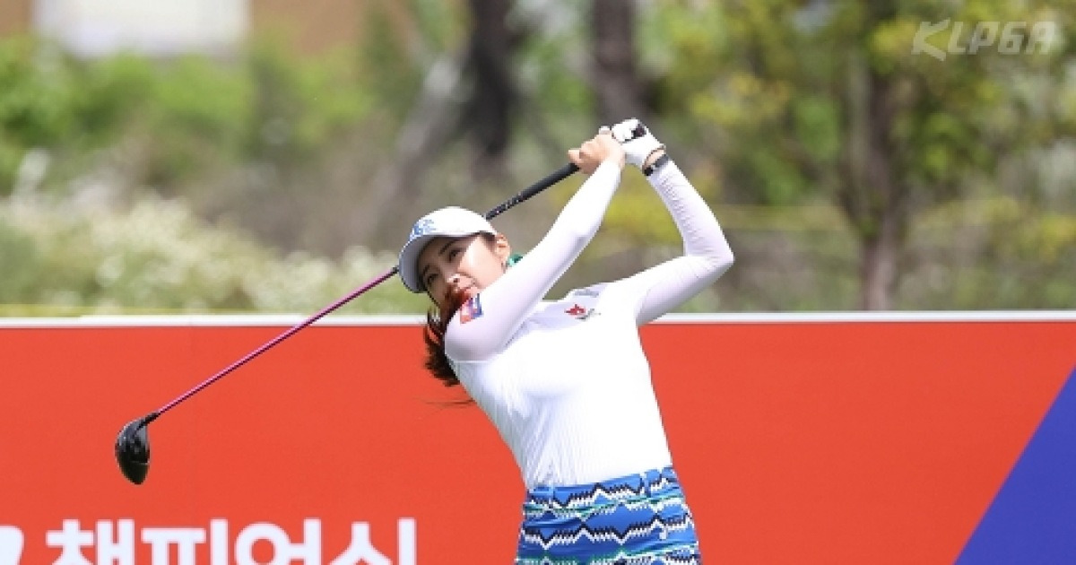 바람을 가르는 이보미의 유연한 티샷 [KLPGA 챔피언십]