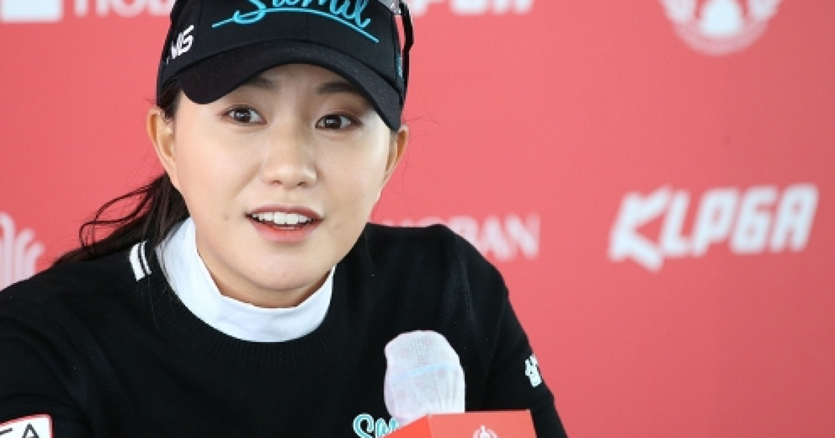 밝은 표정으로 인터뷰하는 허다빈 프로 [KLPGA 챔피언십]